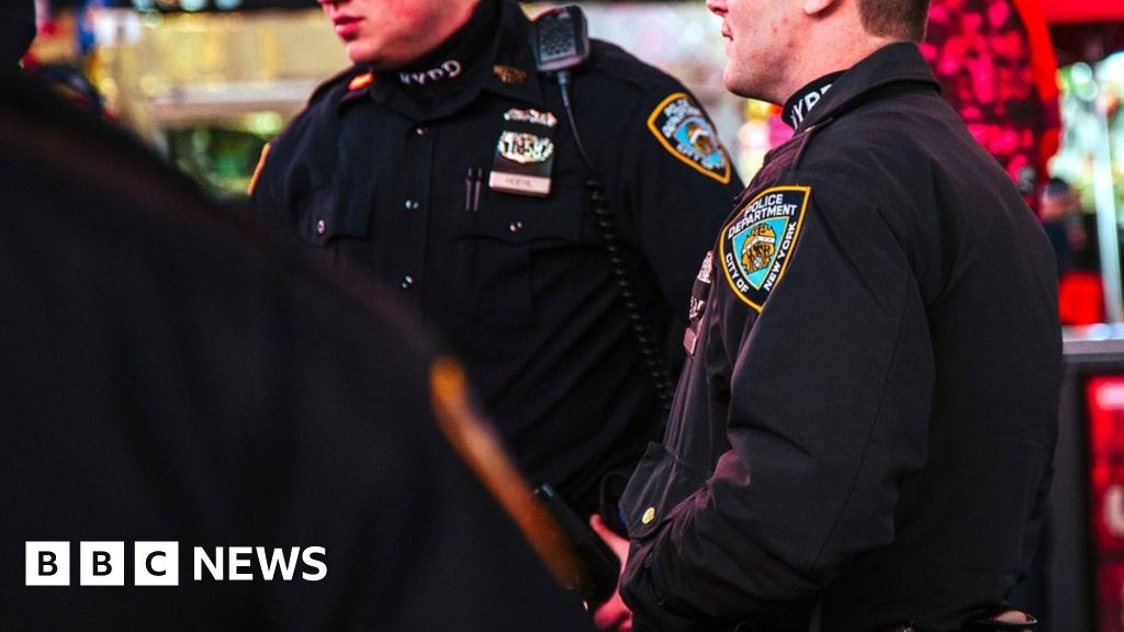New York police investigate Russian consulate death - BBC News