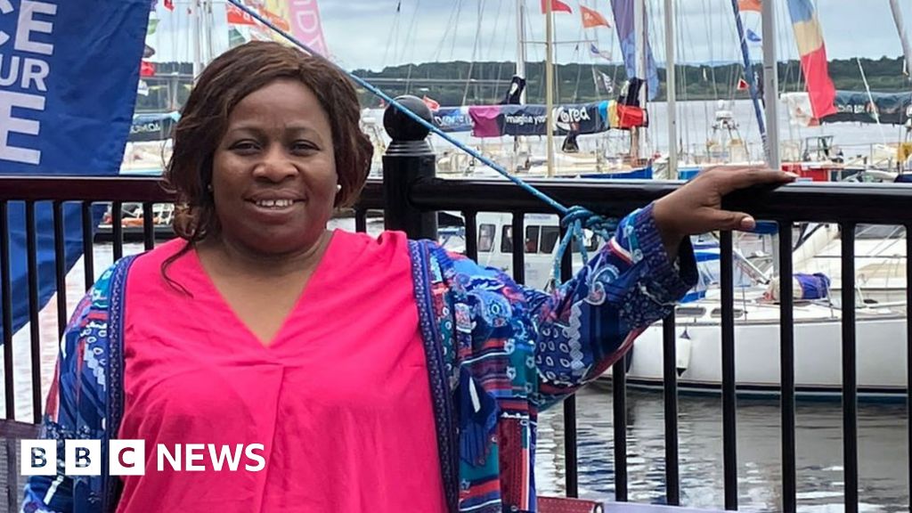 Racially abused nurse from Derry receives apology - BBC News