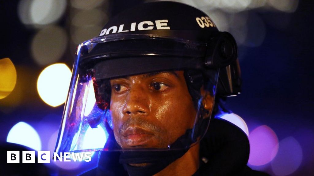 Charlotte police under mounting pressure to release video - BBC News