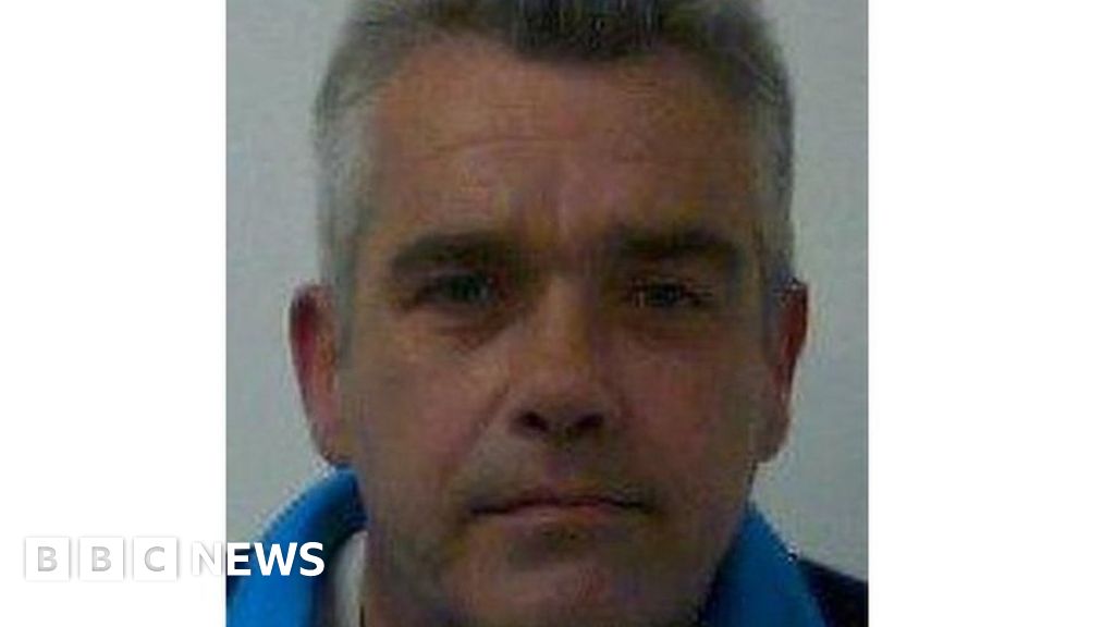 Oxford Bus company employee jailed for stealing £700k - BBC News