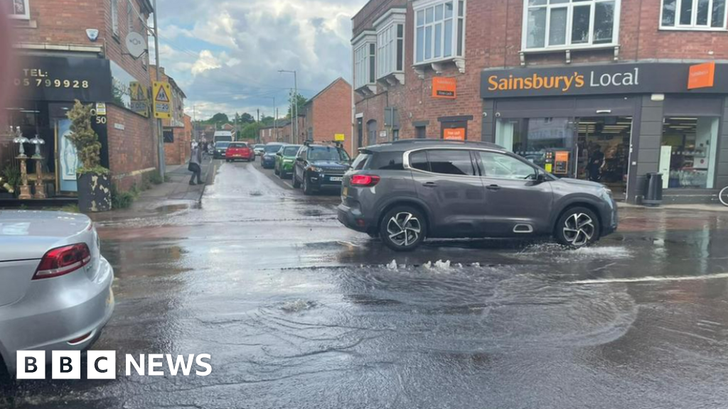 Worcester city centre road shut after pipe bursts