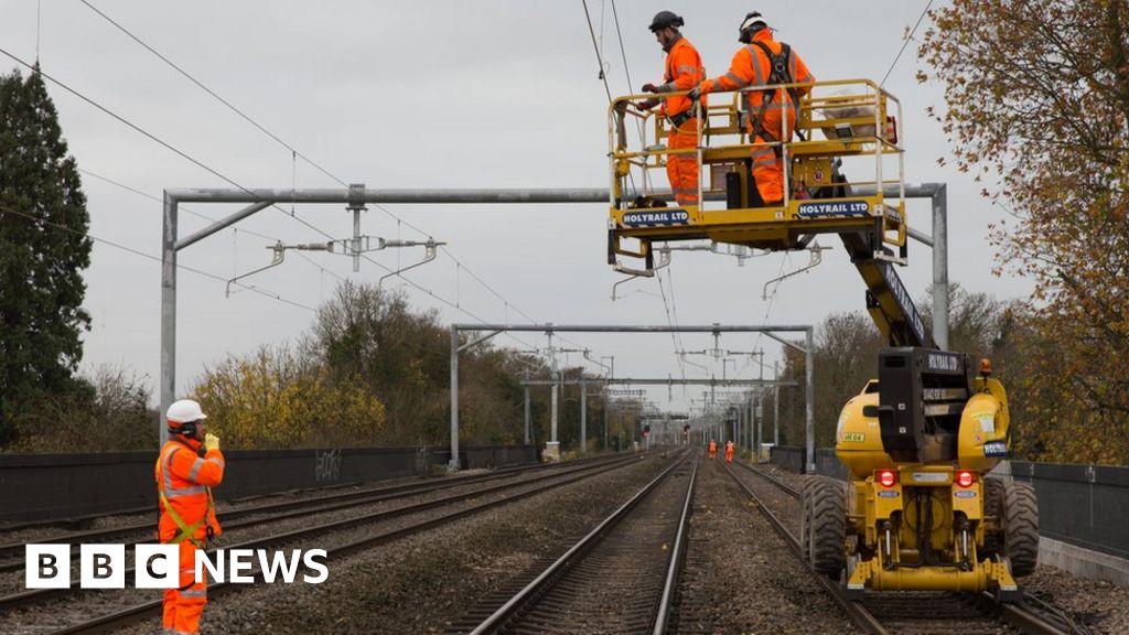 Crossrail works cause bank holiday rail disruption - BBC News