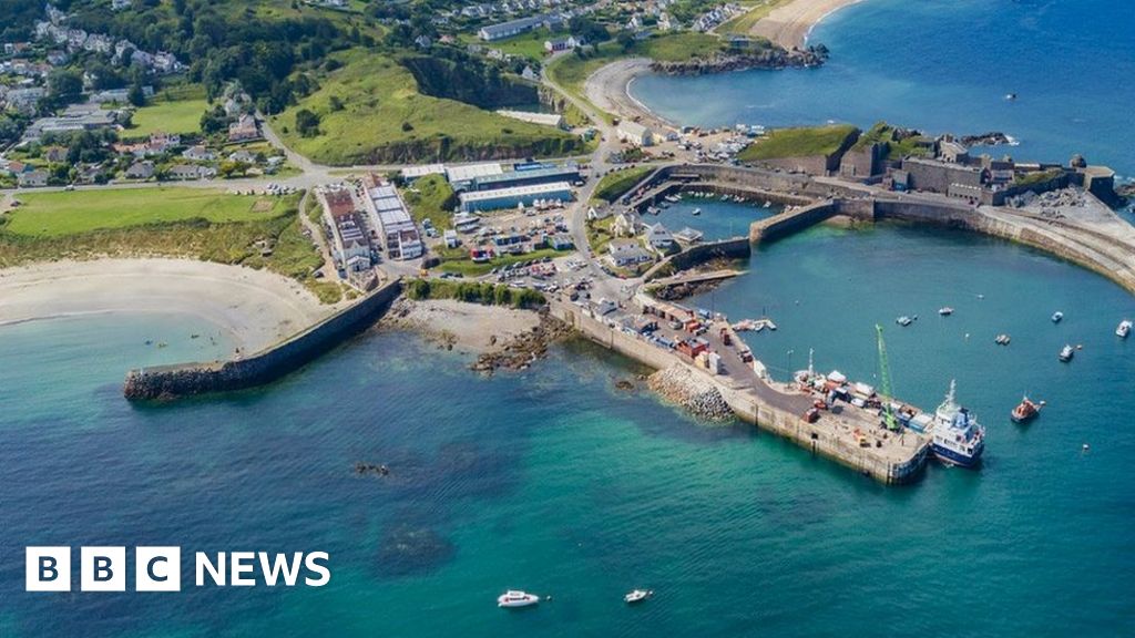 Alderney: Braye Harbour future plans announced - BBC News