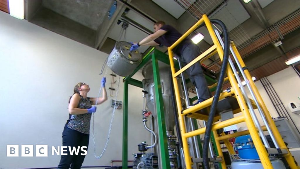 Recycling innovation makes gadgets a little bit greener - BBC News