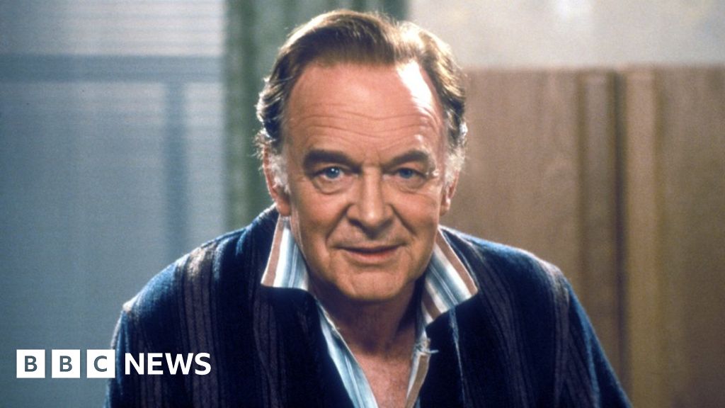 Tony Britton dies aged 95, daughter Fern Britton confirms