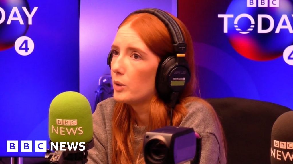 Sarah Everard: Patsy Stevenson speaks about vigil arrest - BBC News