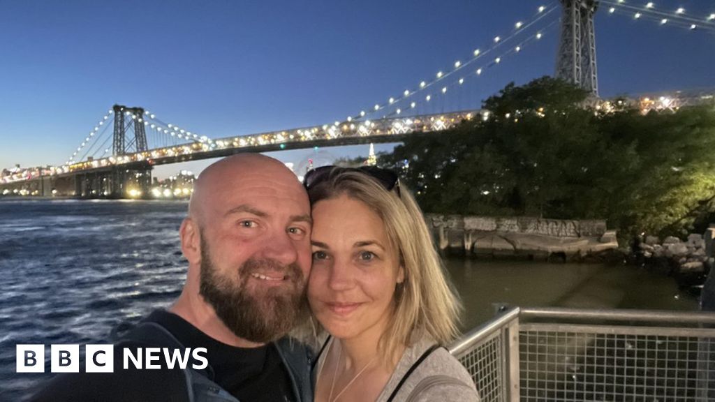 'Wrong place, wrong time' for New York shooting victim - BBC News