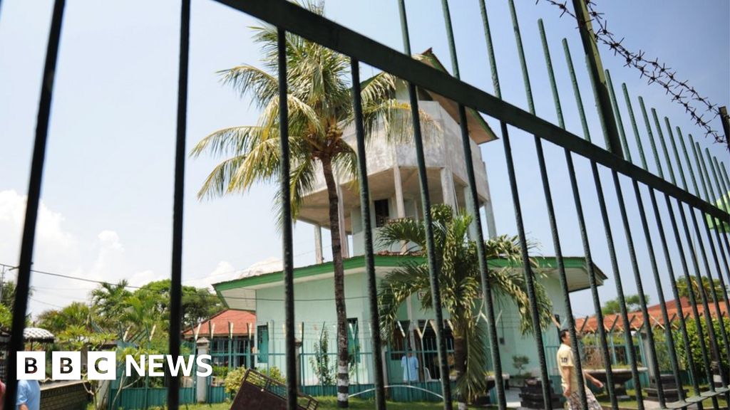 Indonesia recaptures US citizen after Bali prison break - BBC News