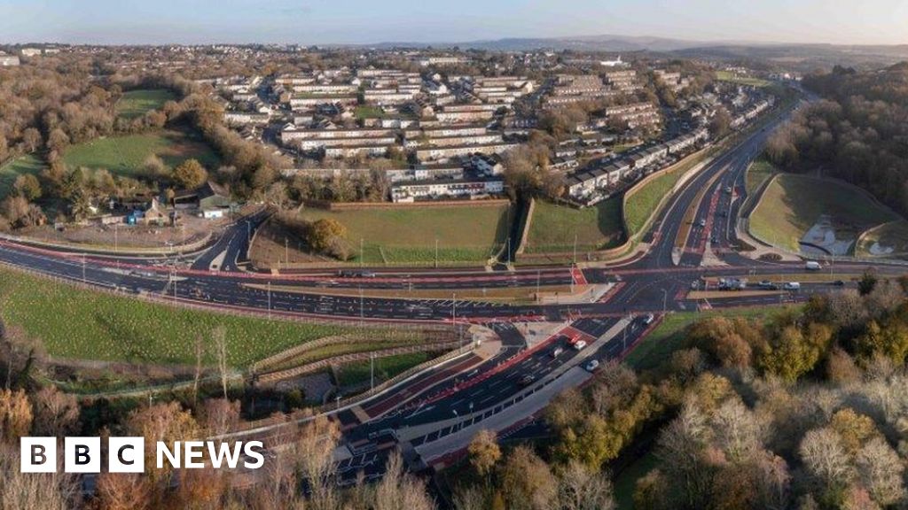 New Platinum Parkway link road opens in Plymouth - BBC News