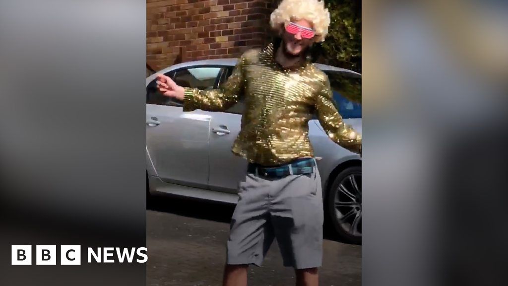 Coronavirus: Street enjoys daily lockdown disco