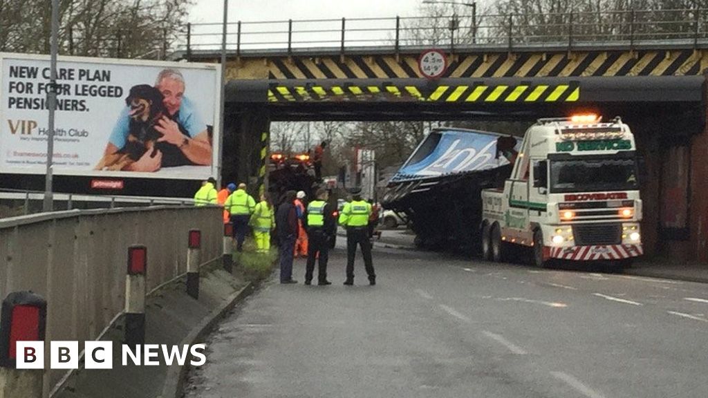Delays as lorry gets stuck under railway bridge in Swindon - BBC News