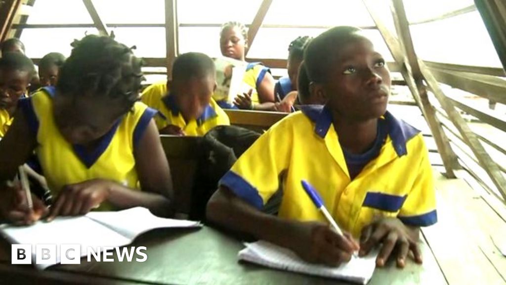 Nigeria's floating classroom built on a lagoon - BBC News