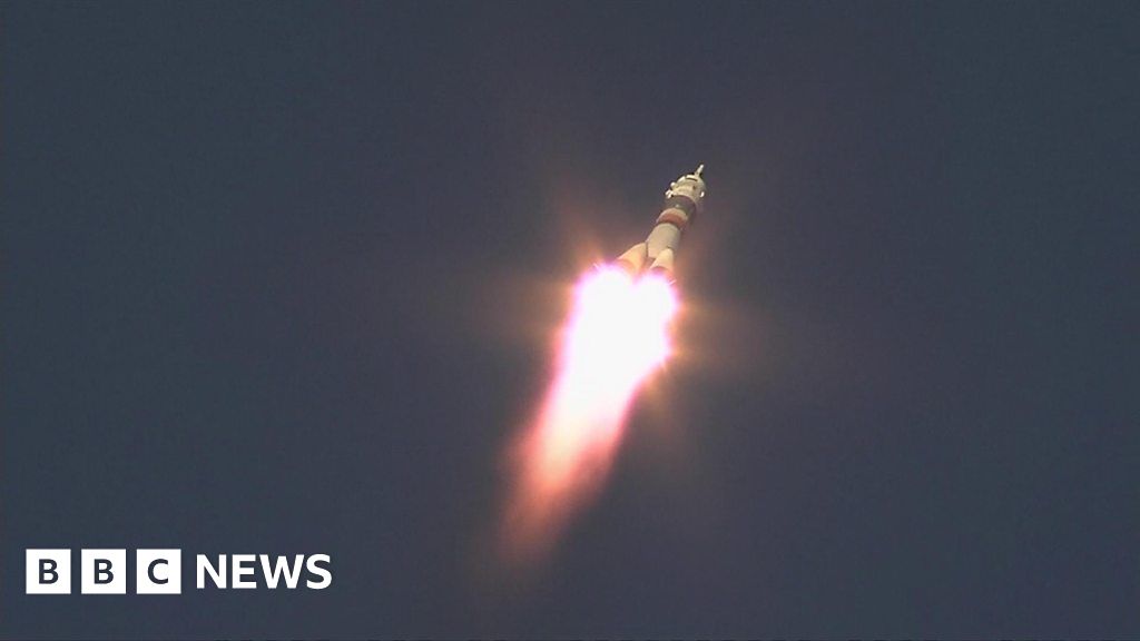 Tim Peake: A look back at the British astronaut's launch week - BBC News