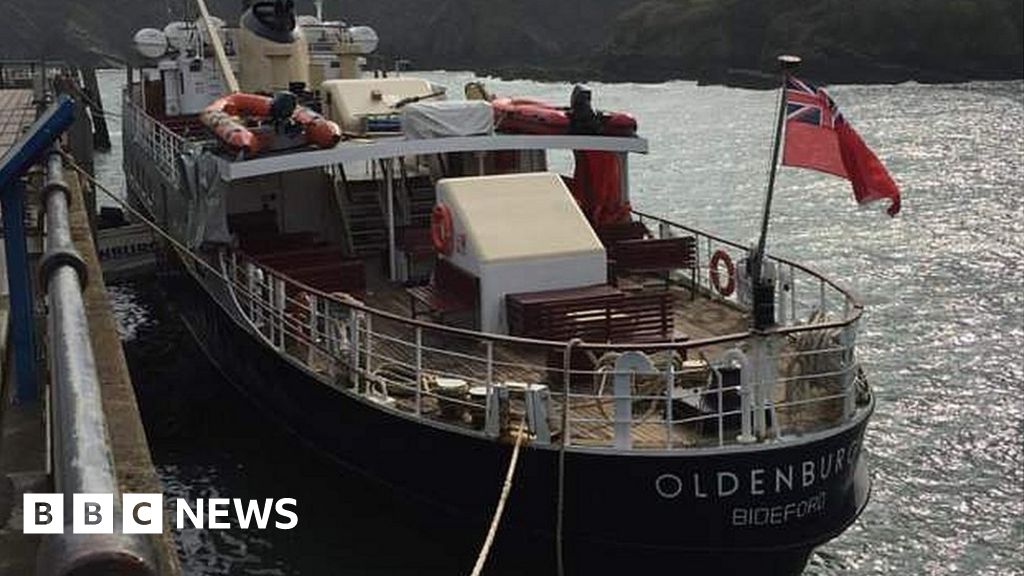 Lundy Island visitors stranded after ferry failure - BBC News