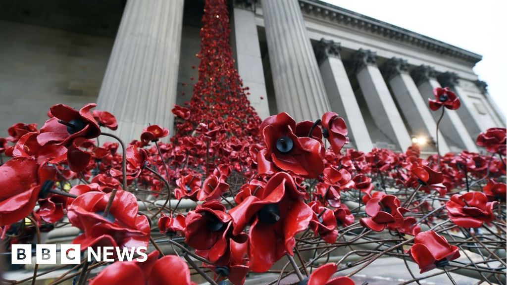 Caernarfon Castle to host poppy sculpture Weeping Window in 2016 - BBC News