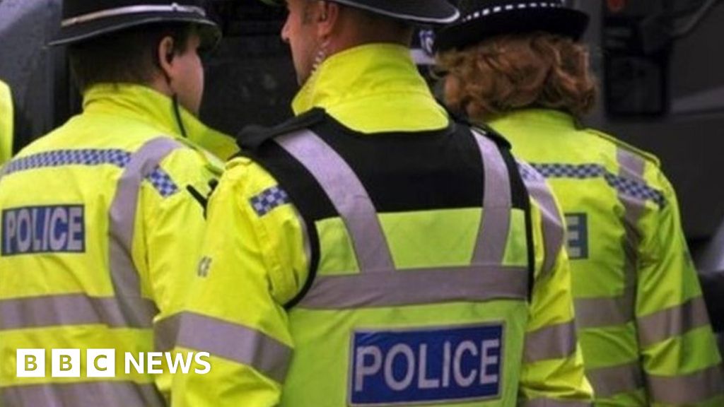 Terror raids in Midlands over 'extremist activity' - BBC News
