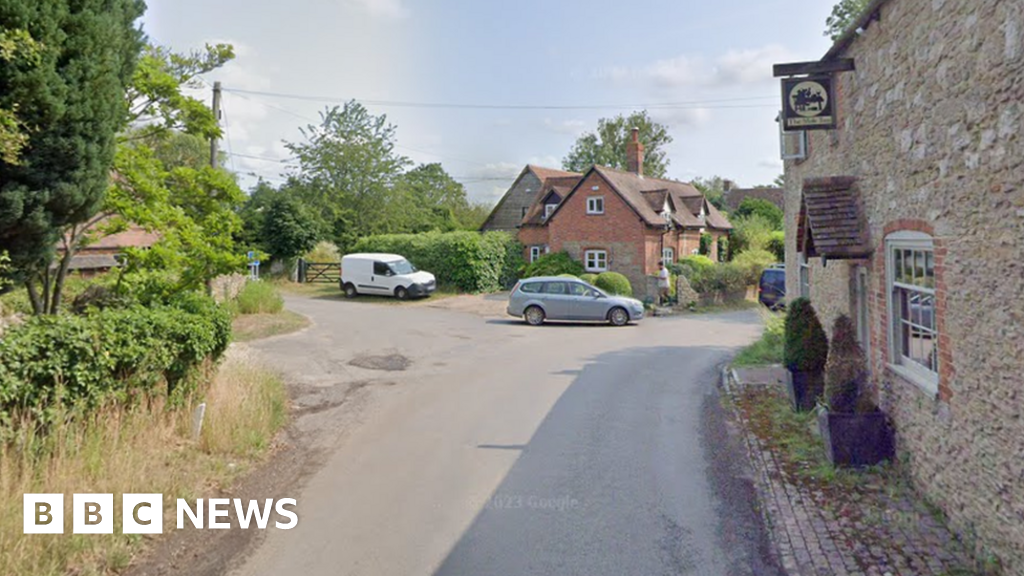 Toot Baldon plans pumping stations to fight sewage odour - BBC News