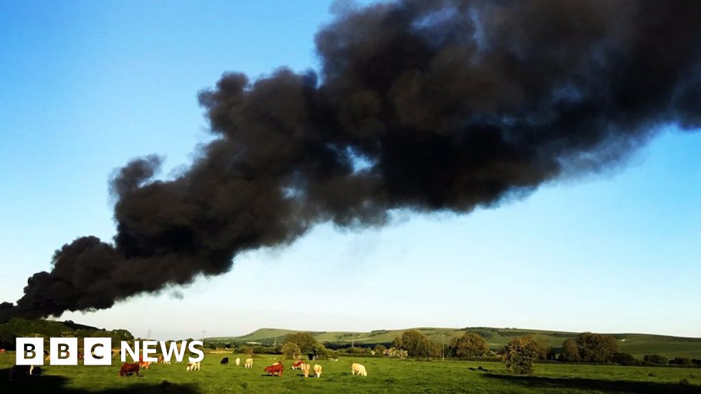 Lewes waste centre fire - BBC News