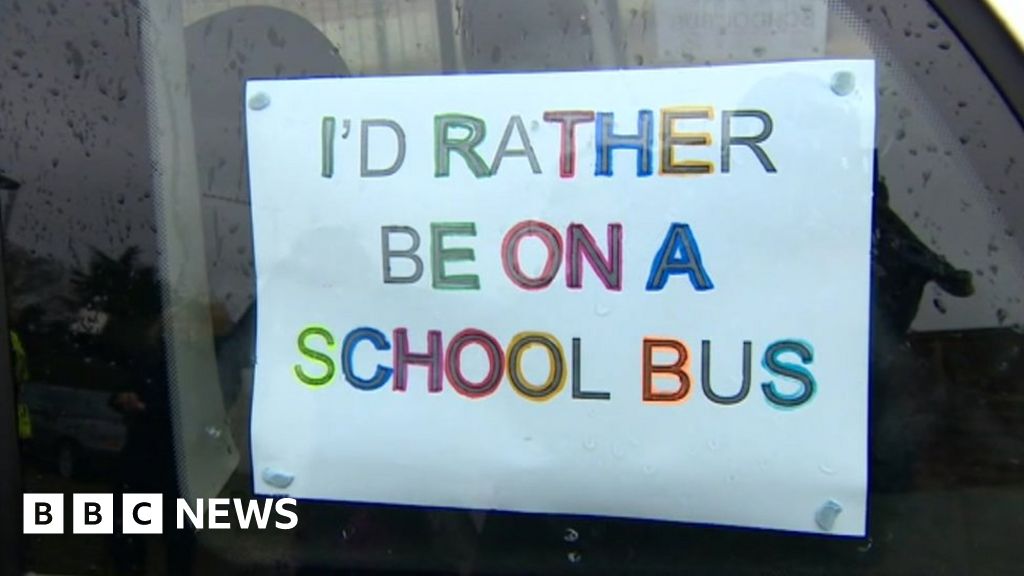 Elections 2021: What is the future of Suffolk school buses? - BBC News