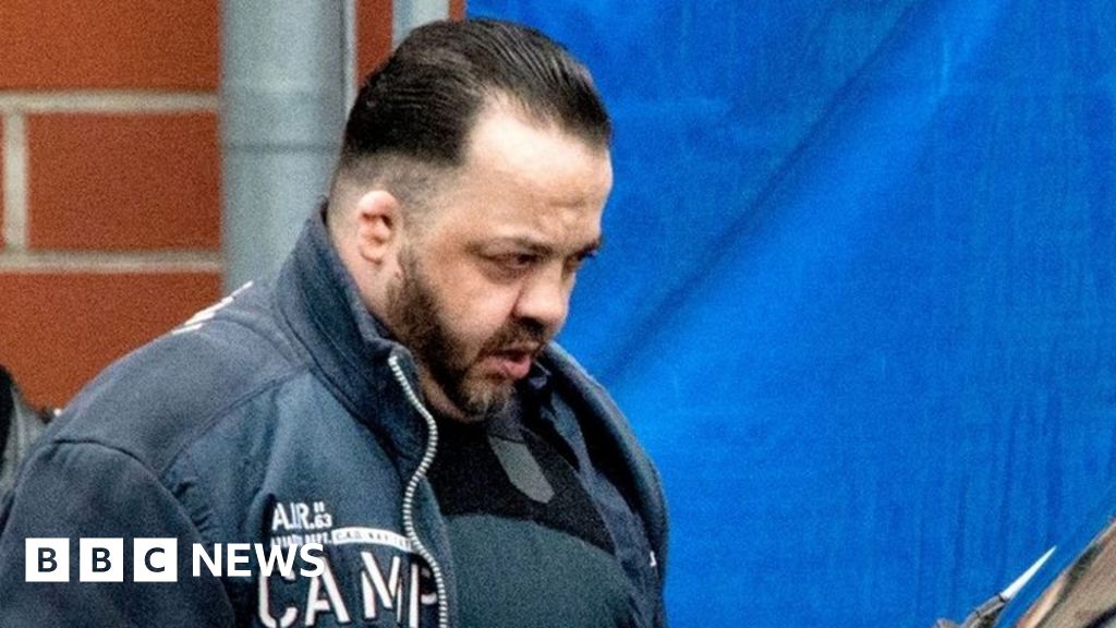 Niels Högel: German ex-nurse admits killing 100 patients - BBC News