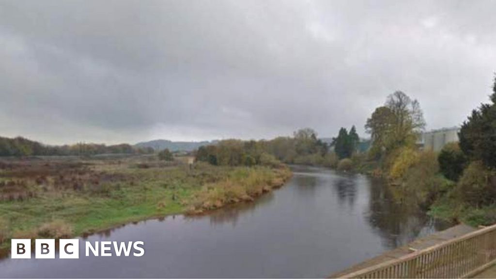 River Wye rescue: Boy pulled from river with serious injuries - BBC News