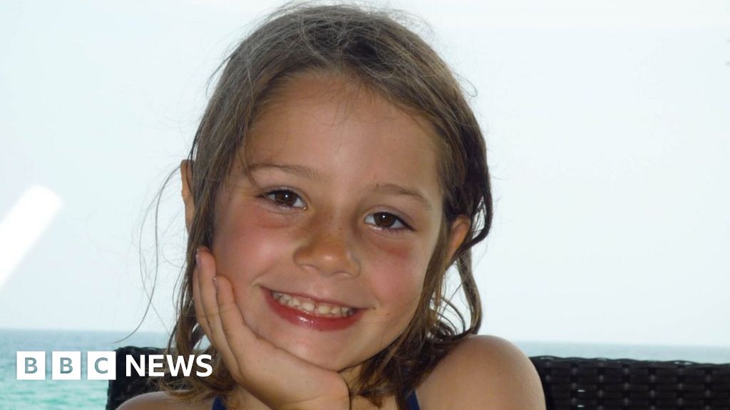 Molly Russell: Instagram extends self-harm ban to drawings - BBC News