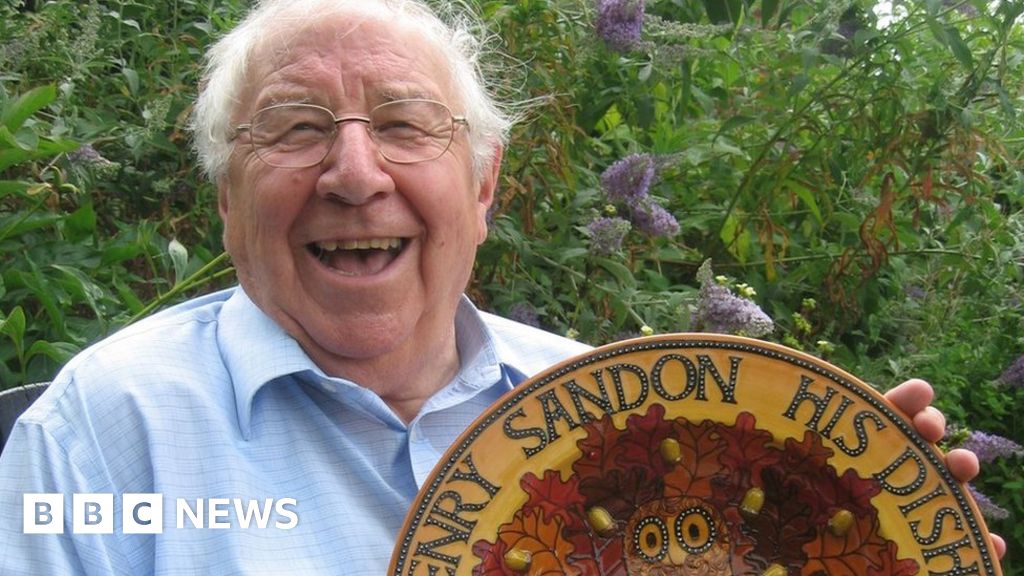 Antiques Roadshow's Henry Sandon auctions private collection