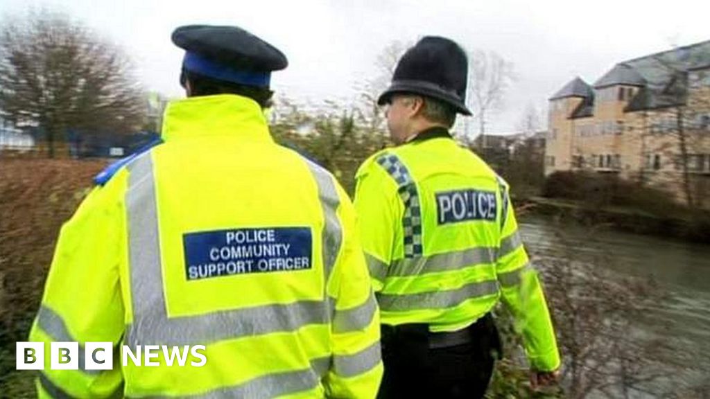 South Yorkshire Police to cut half of PCSOs in 'rebalance' - BBC News