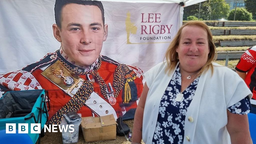 Football match raises funds for Lee Rigby charity - BBC News