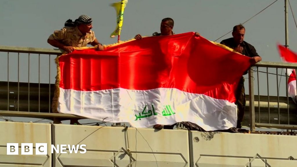 Iraqi 'victory' flag is raised in Falluja - BBC News
