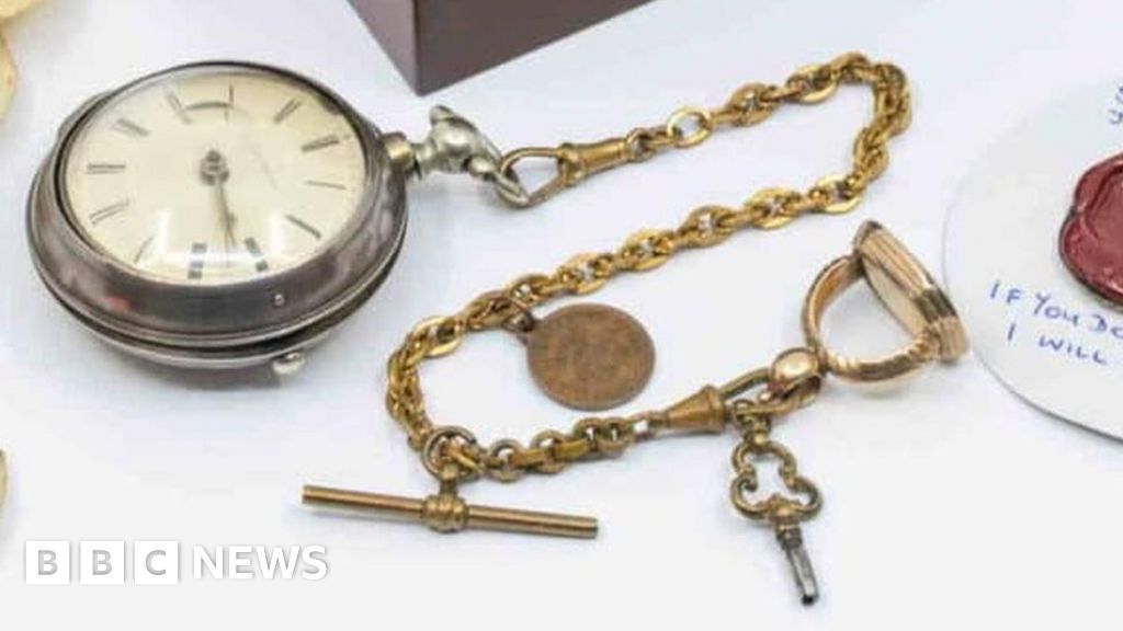 Silver pocket watch owned by Battle of Trafalgar officer sold - BBC News