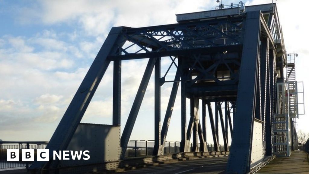 Goole Boothferry Bridge repairs suspended to ease traffic delays - BBC News