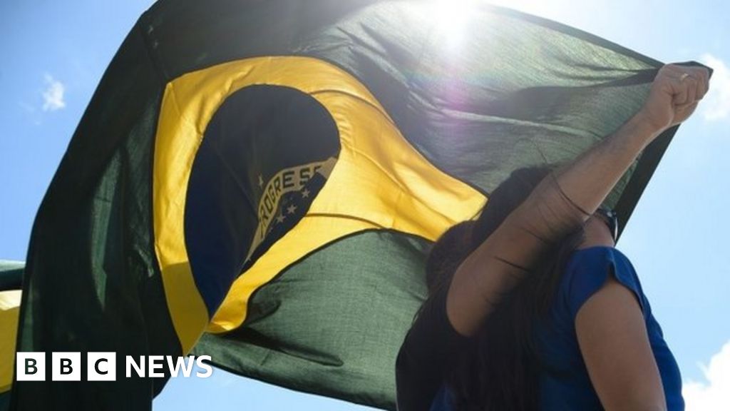 Brazil MPs vote on Rousseff impeachment - BBC News