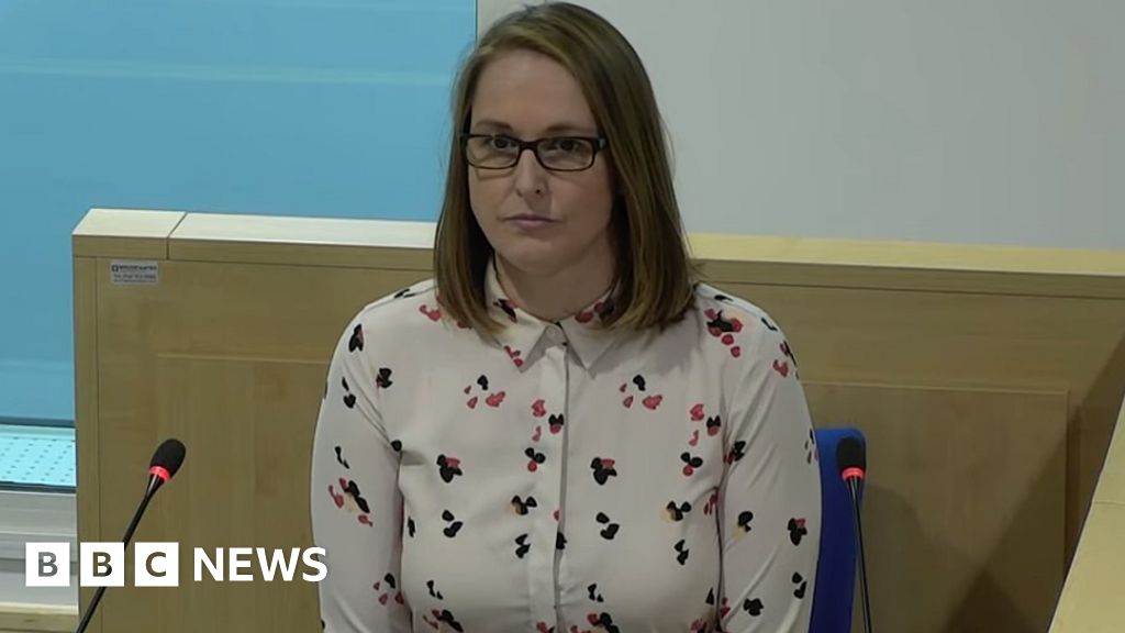 Manchester Arena Inquiry: Paramedic 'struggled to cope' - BBC News