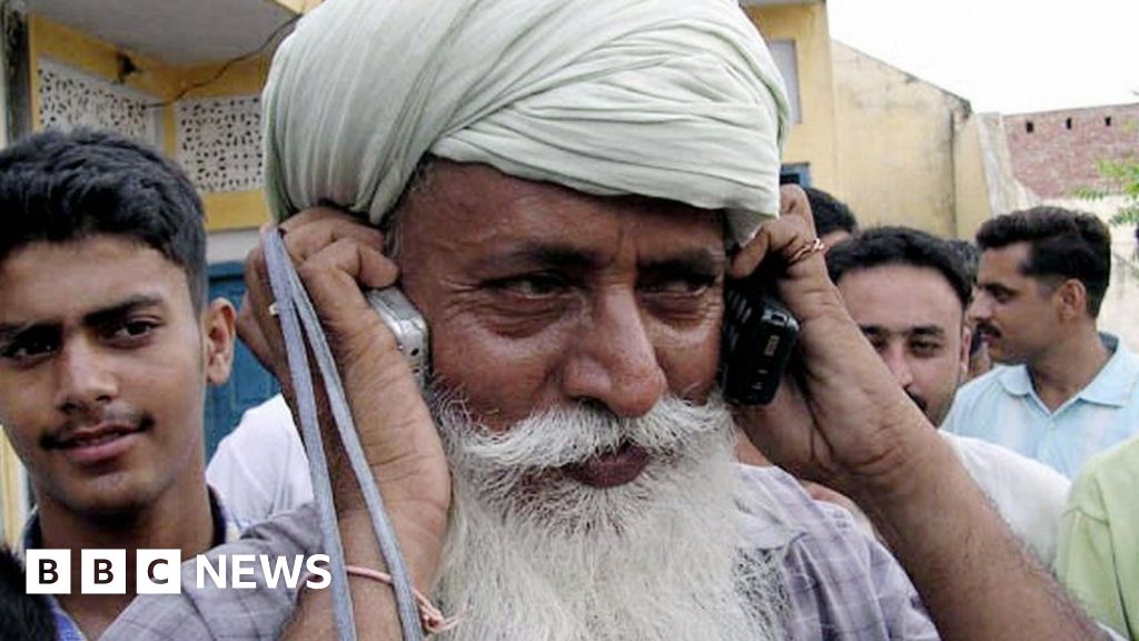 Digital India: The challenges facing Narendra Modi - BBC News