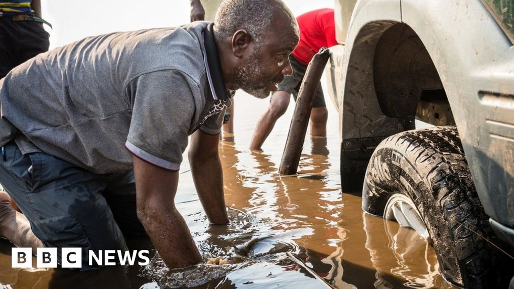 Celebrating Africa's aid workers on the frontline - BBC News