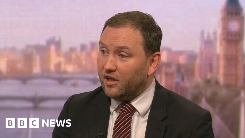 Sole Scots Labour MP Ian Murray rejects party split - BBC News