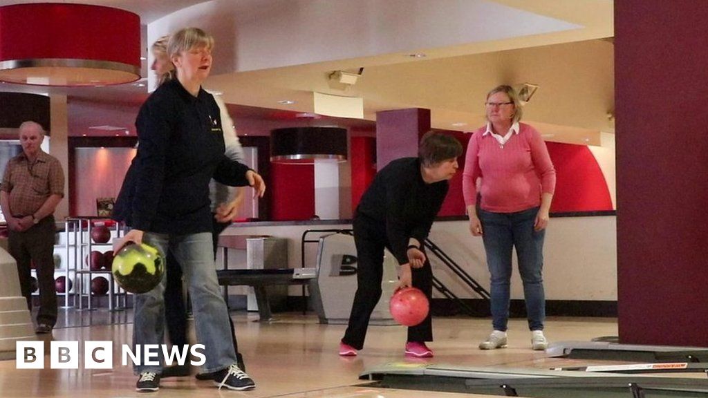 Sunderland Spinners: The ten pin bowling team for the blind - BBC News