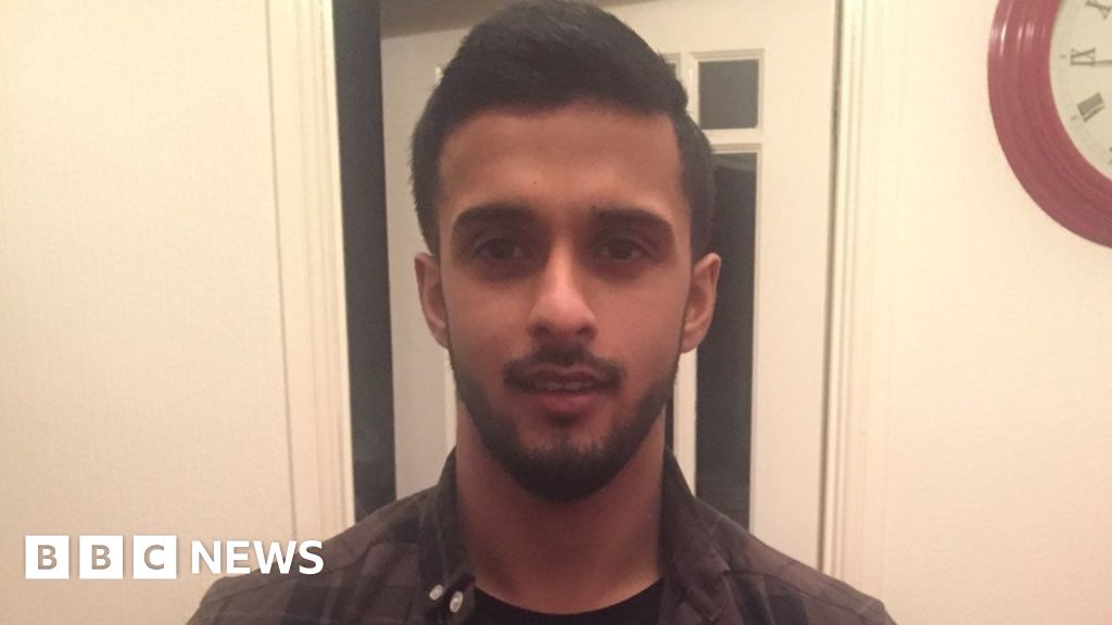 Muslim teacher Juhel Miah denied entry to US 'not given reason' - BBC News