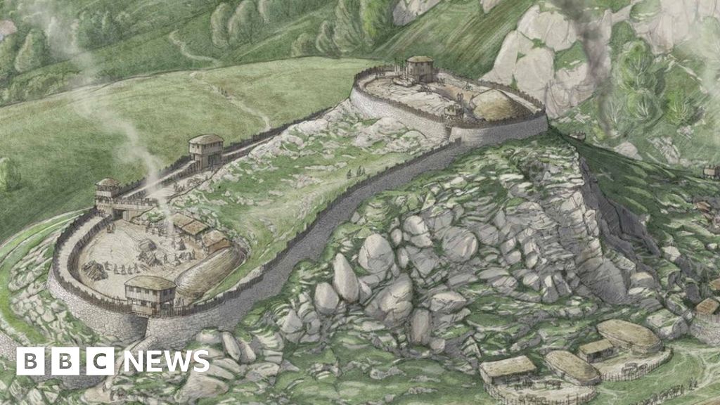 'Royal hillfort' revealed by Dunkeld citizen science project - BBC News