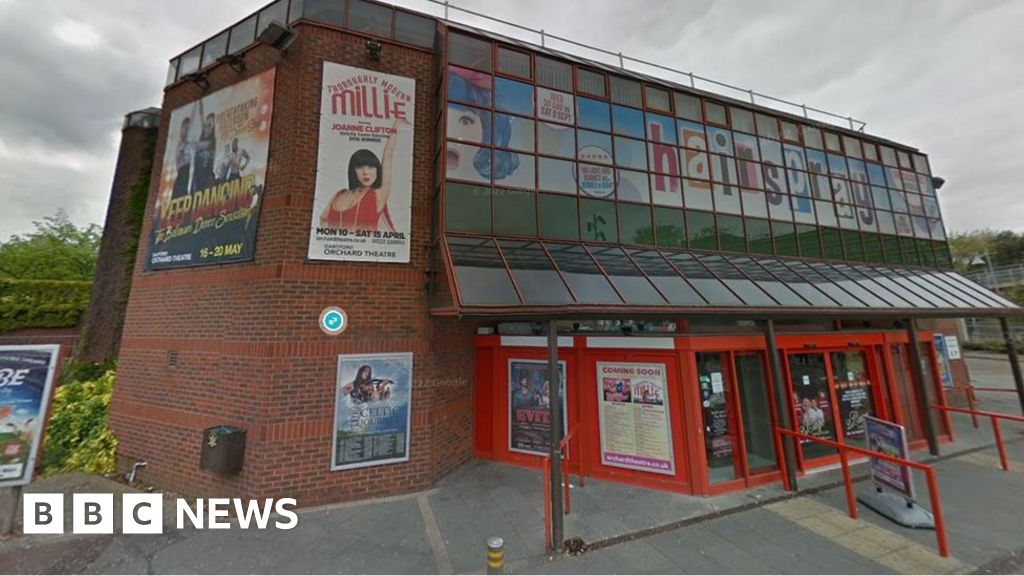 Dartford: Temporary theatre construction begins amid Raac closure - BBC ...