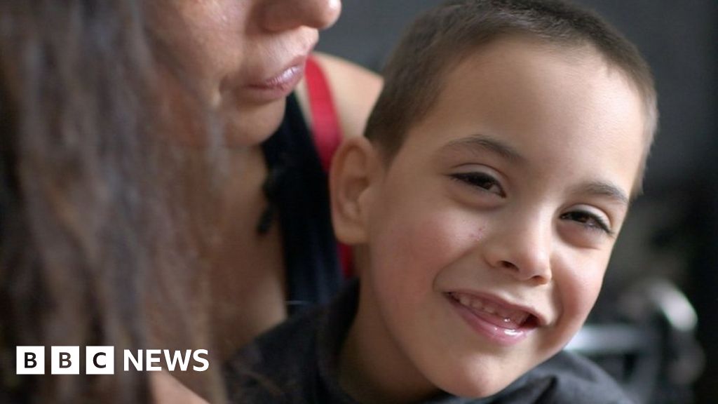 The hospital errors leaving new parents devastated - BBC News