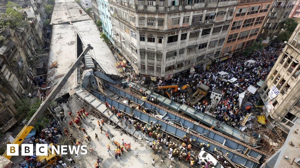 India Kolkata flyover collapse: At least 20 dead - BBC News