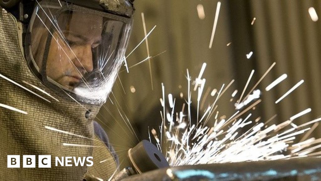 Unions demand UK steel industry help as crisis summit starts - BBC News