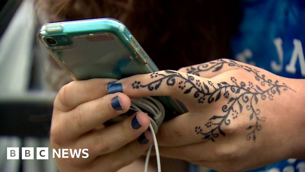 Are we hooked on being connected online? - BBC News