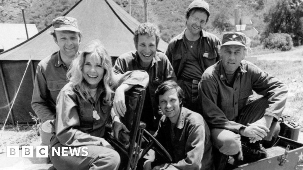 alan alda 1974 hawkeye