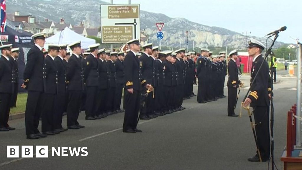 Navy submariners march on Anglesey for Armed Forces Day - BBC News