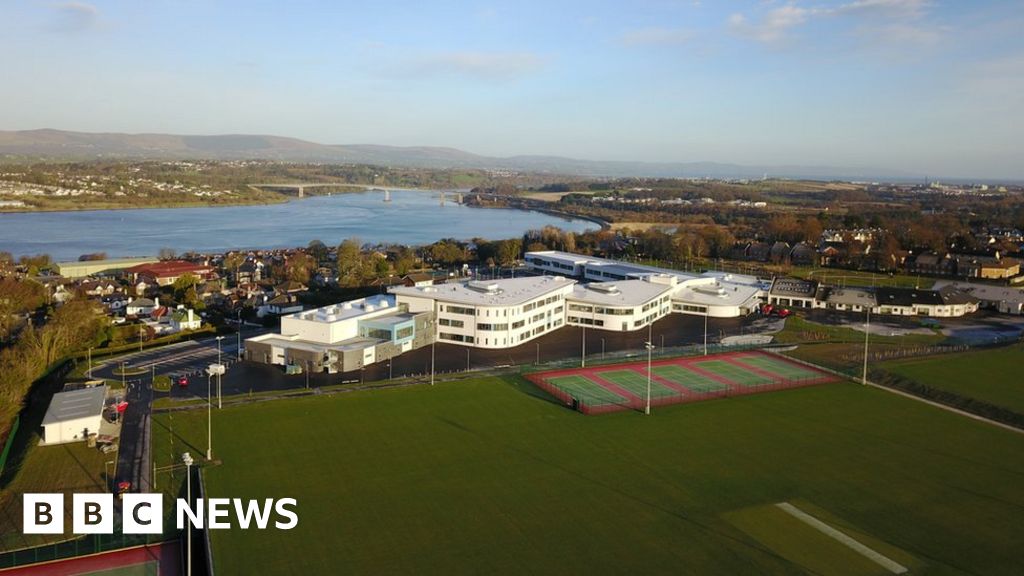 Historic move for Derry's 400-year-old Foyle College - BBC News