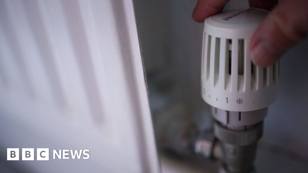 Peak in electricity use during cold weather in Guernsey - BBC News