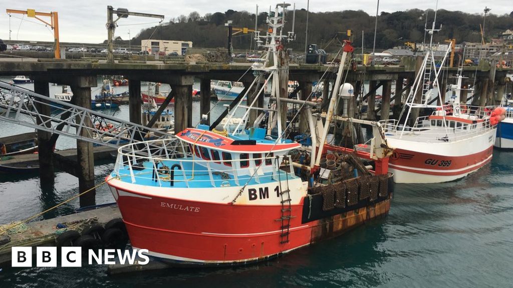 Guernsey-France fishing dispute caused by Brexit confusion - BBC News